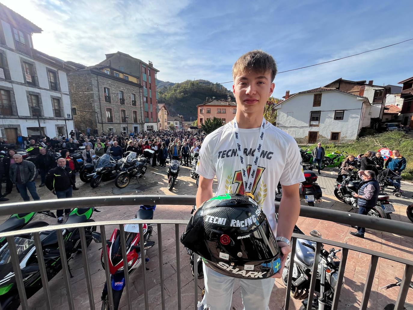 Sonoro homenaje en Cabañaquinta al joven piloto Samuel Díaz | El Comercio: Diario de Asturias